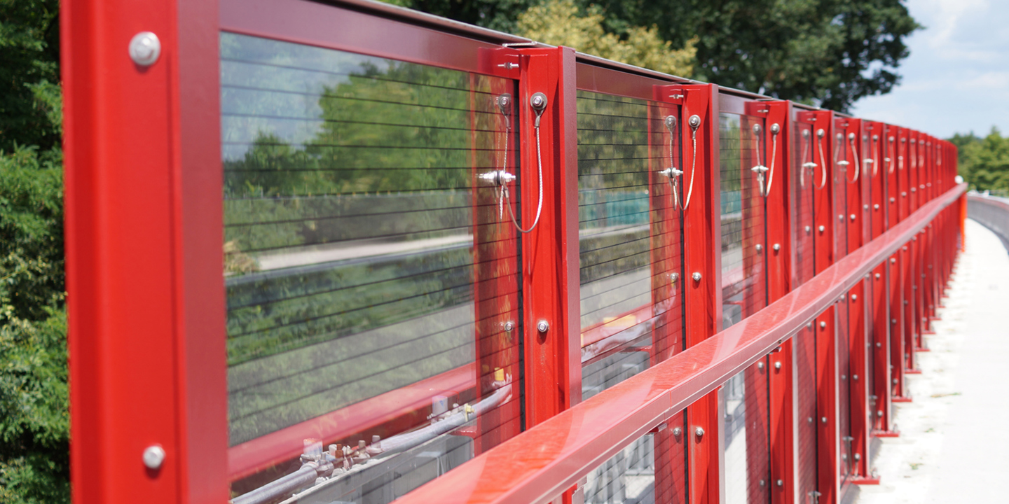 Puutekaitse süsteemid sildadele ja raudteeülesõitudele